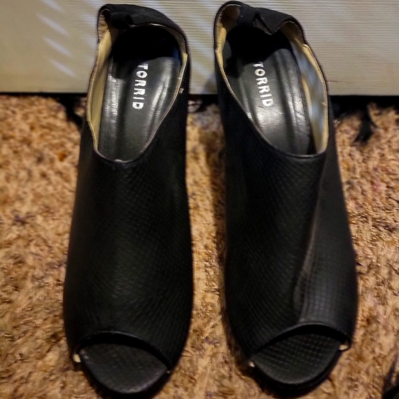 torrid | Shoes | Torrid Peep Toe Black Wedges | Poshmark